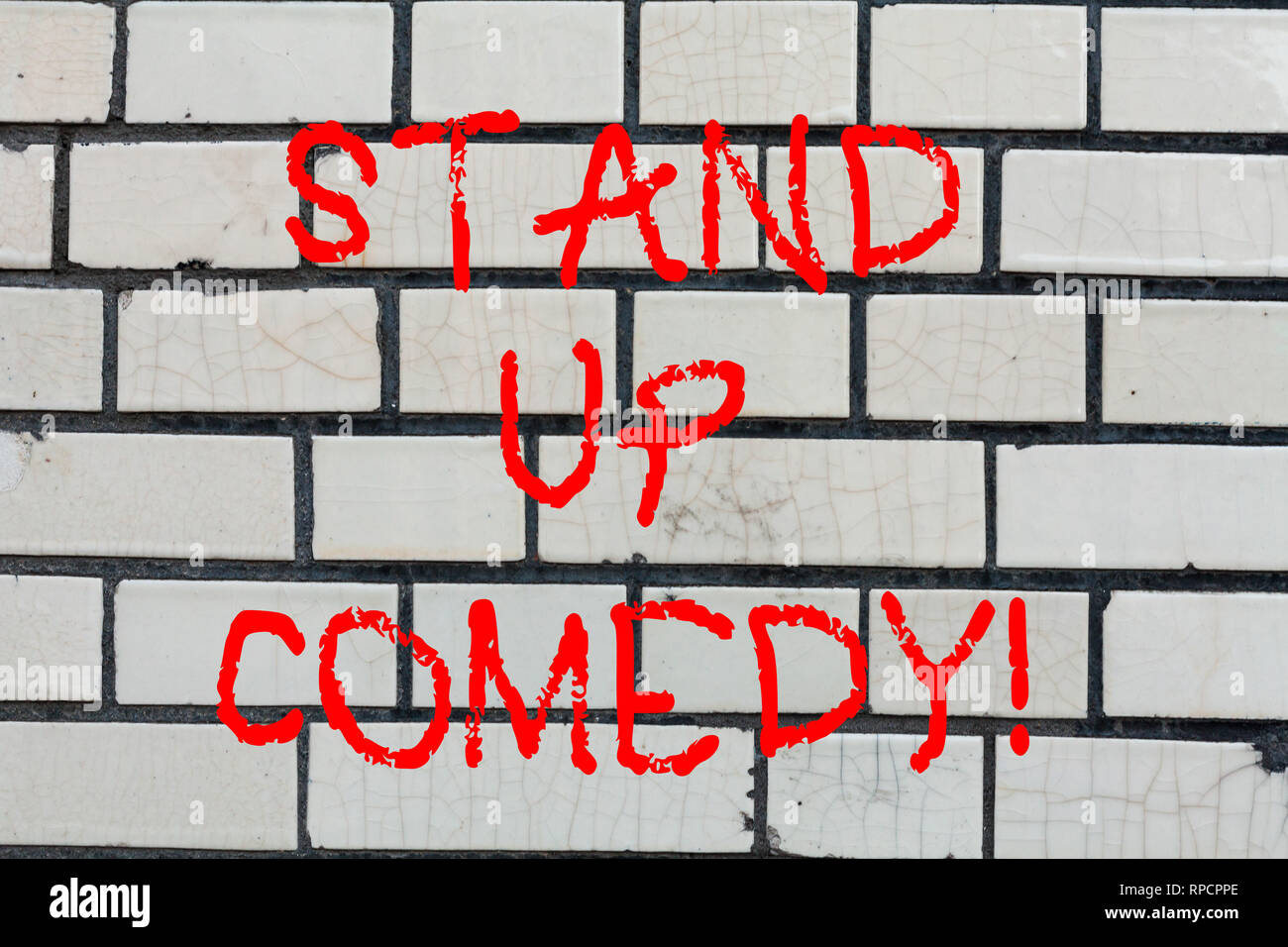 Audience laughing comedy club hi-res stock photography and images - Alamy