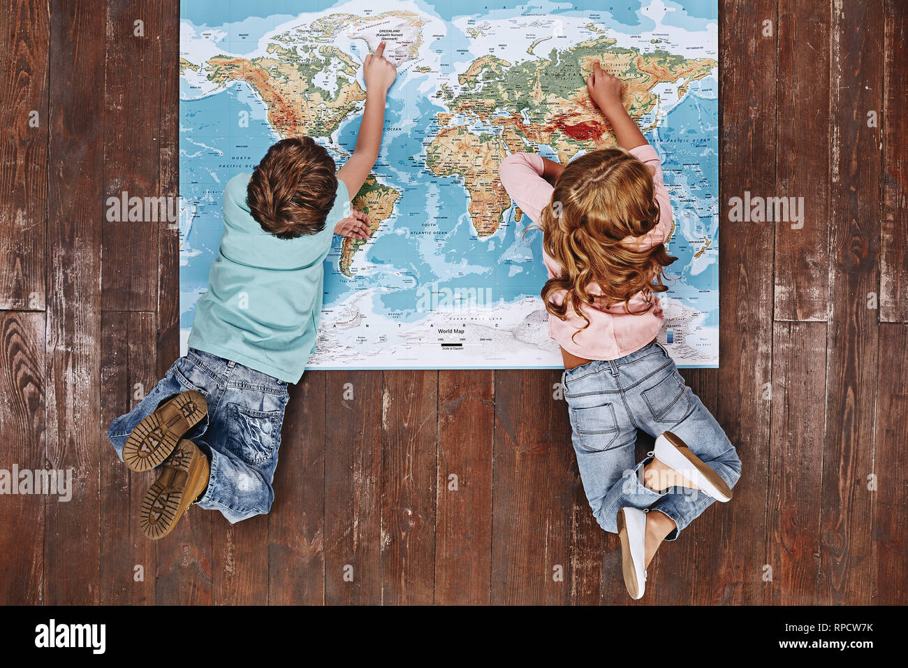 Boy looking at map hi-res stock photography and images - Alamy