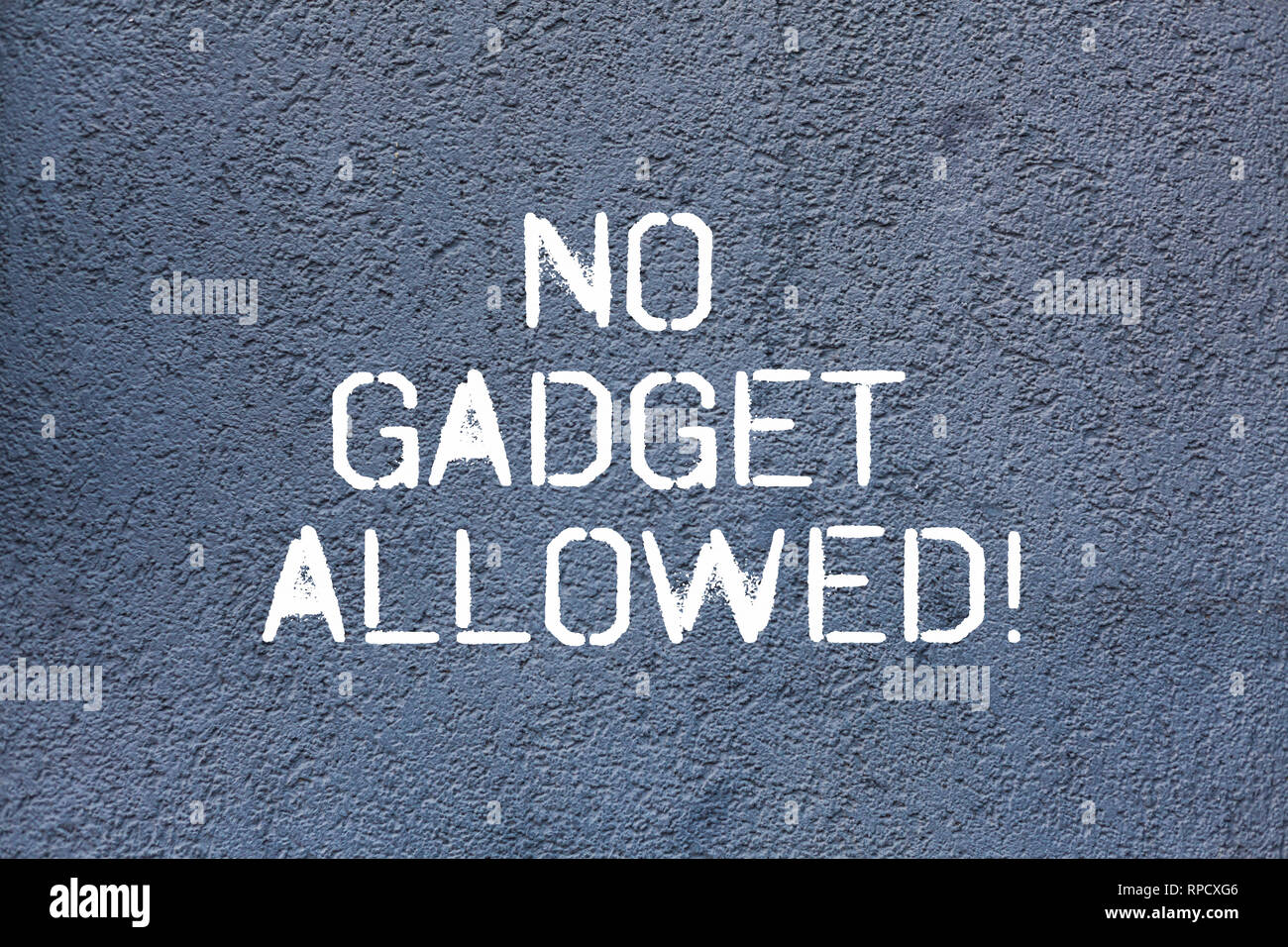 No electronic device warning sign hi-res stock photography and images ...