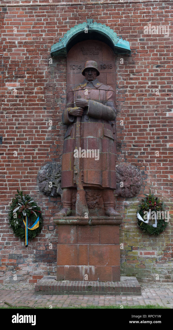 World war one german soldier statue hi-res stock photography and images ...