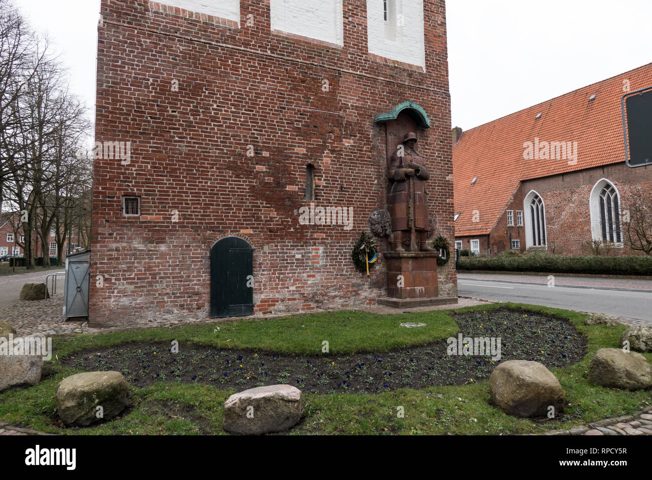 Statue of German soldier, commemorating First World War dead. Norden ...