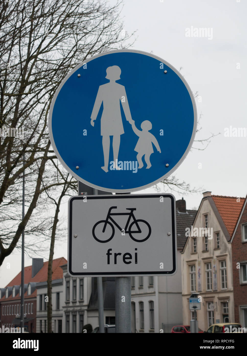 Cycle Path Sign High Resolution Stock Photography and Images - Alamy
