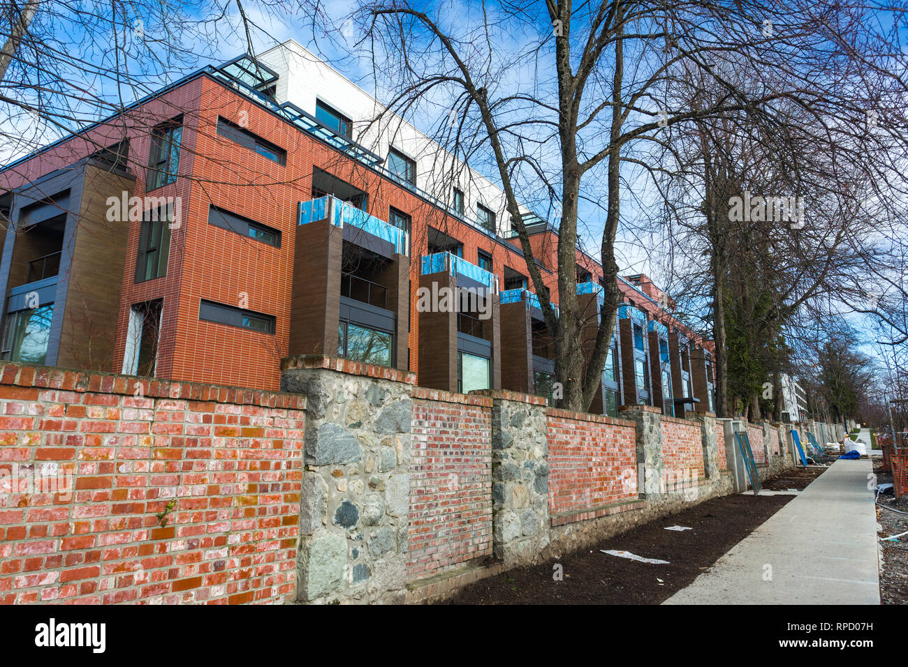 Modern brick residential building hi-res stock photography and images ...