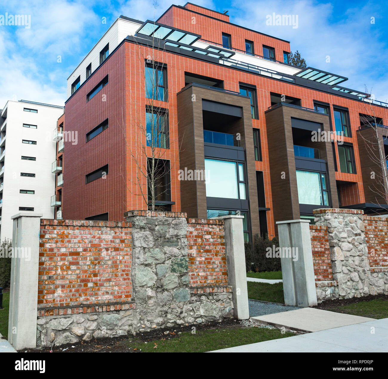 Modern brick residential building hi-res stock photography and images ...