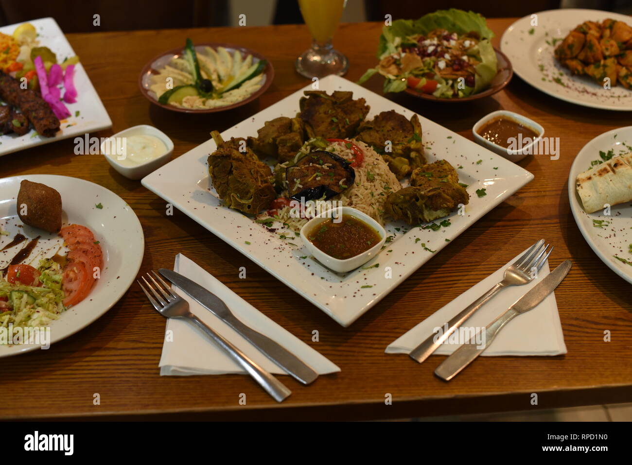 Full dinner table hi-res stock photography and images - Alamy