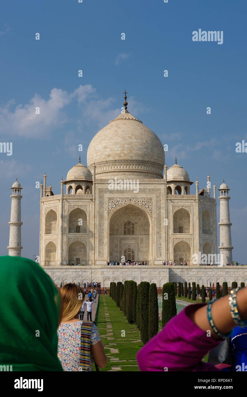 Taj mahal vertical hi-res stock photography and images - Alamy