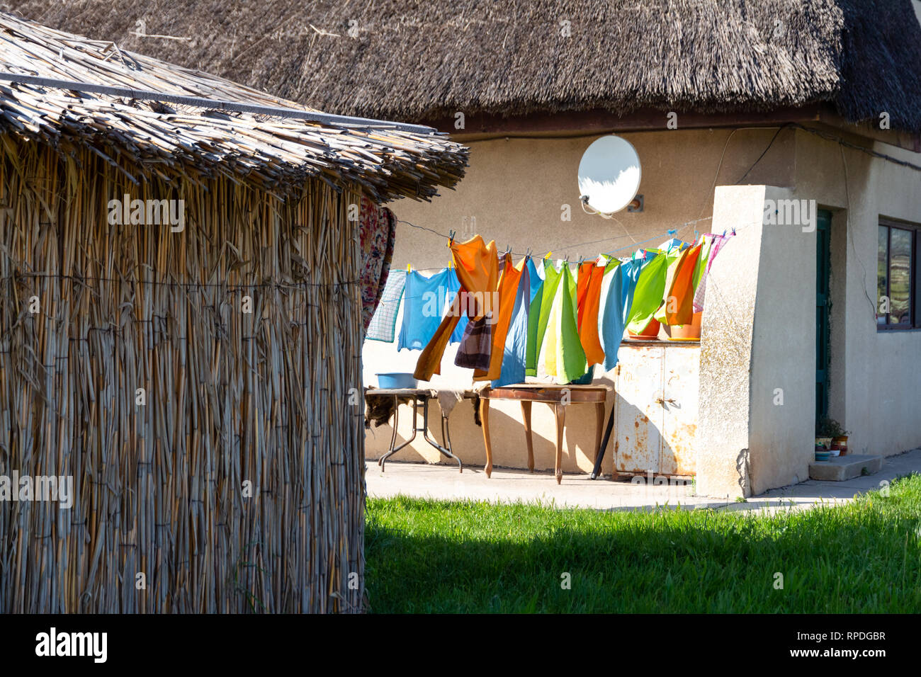 Reed roofs hi-res stock photography and images - Alamy