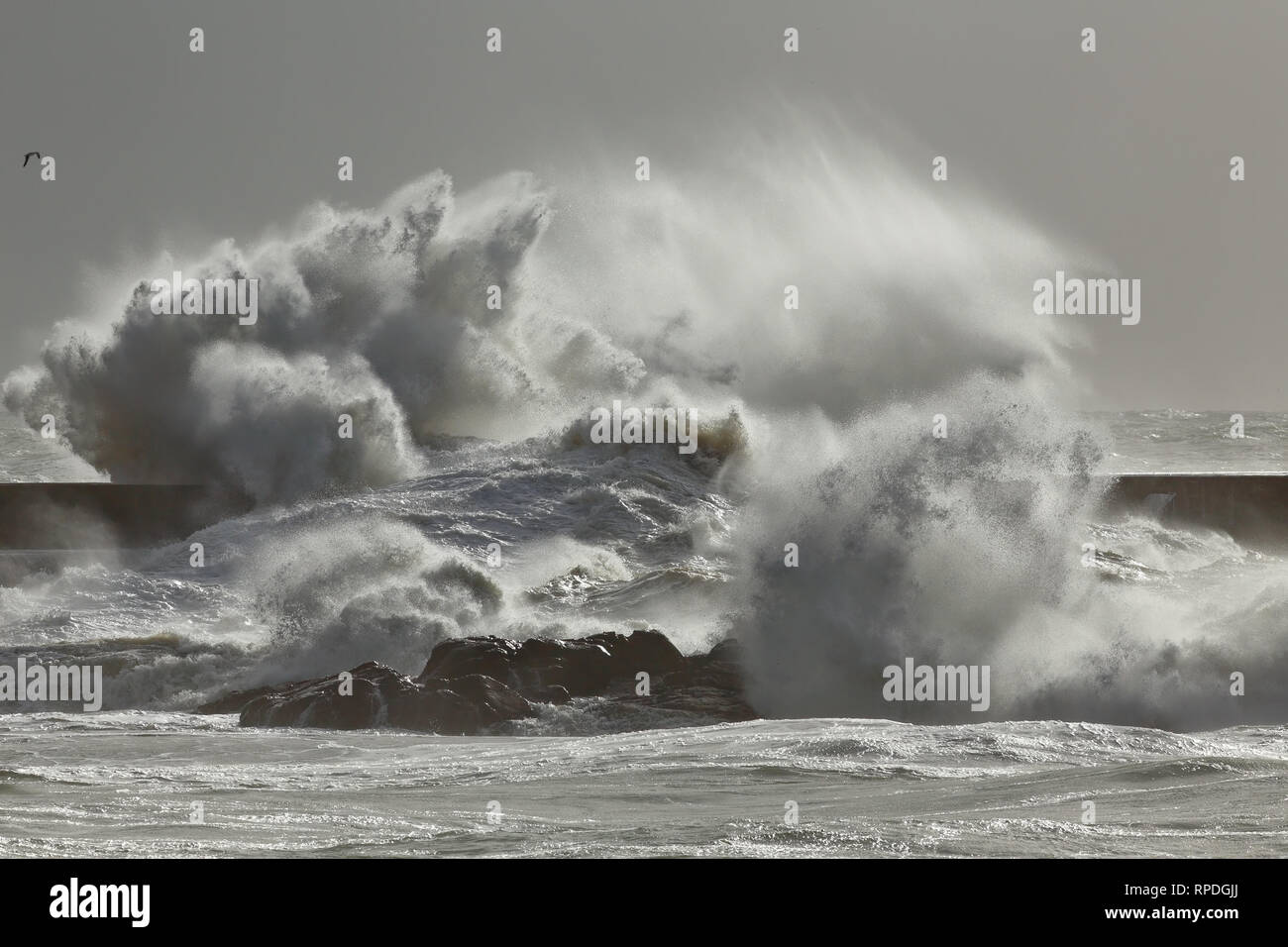 Breaking waves rocks pier hi-res stock photography and images - Alamy