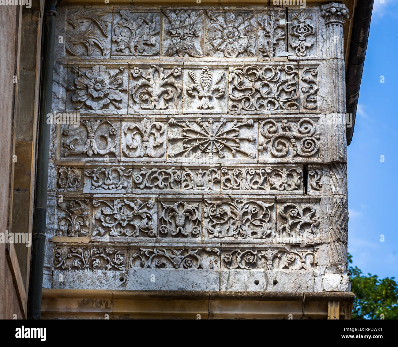 Medieval stone carvings hi-res stock photography and images - Alamy