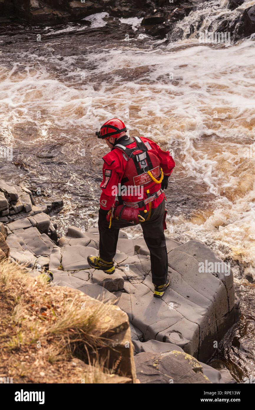 Durham and Darlington Fire and Rescue teams on a water rescue training ...