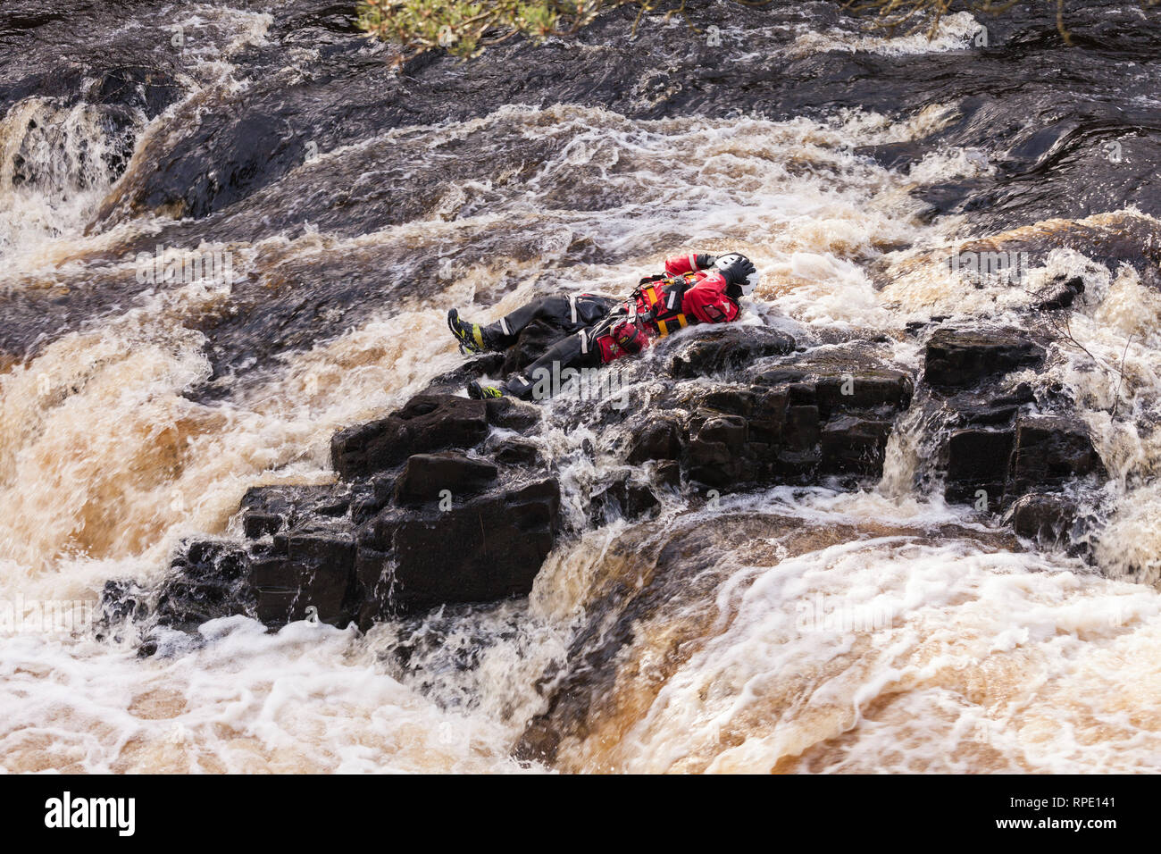Durham and Darlington Fire and Rescue teams on a water rescue training ...