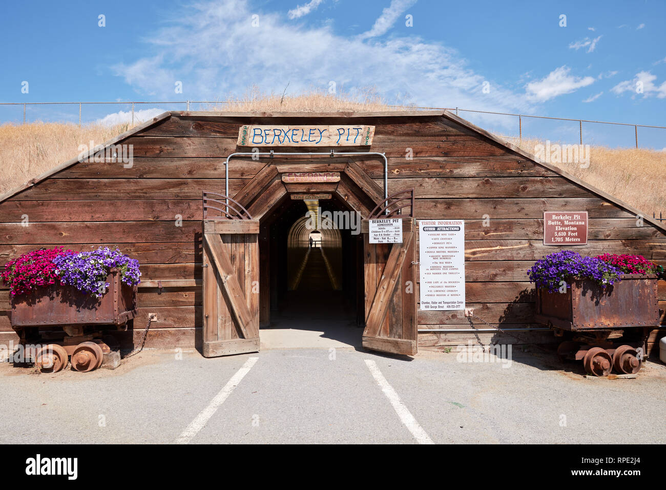 Entrance to Berkeley open pit mine in Butte, Montana Stock Photo - Alamy