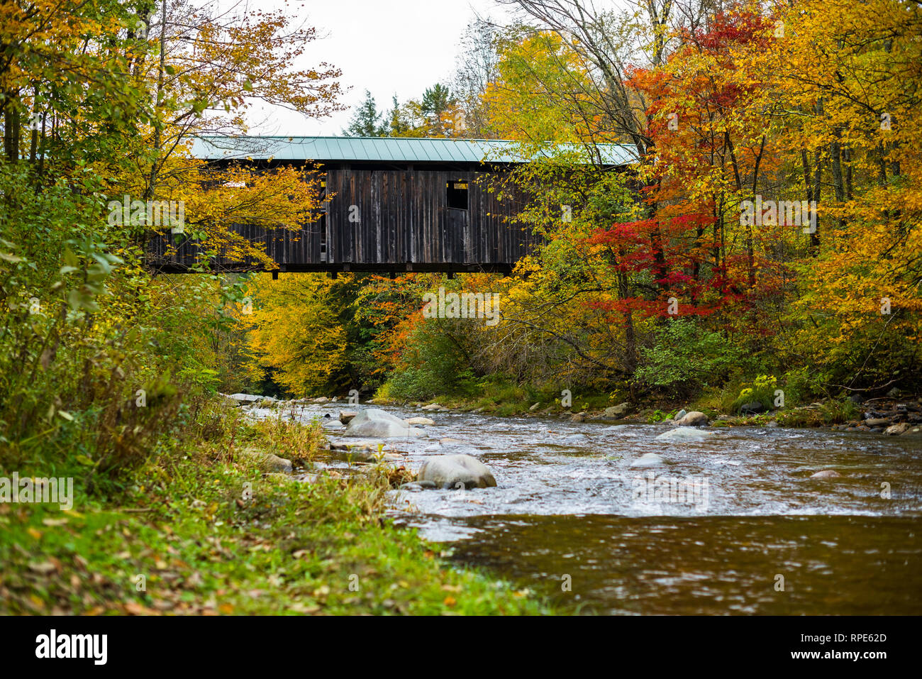 Moss covered bridge hi-res stock photography and images - Alamy