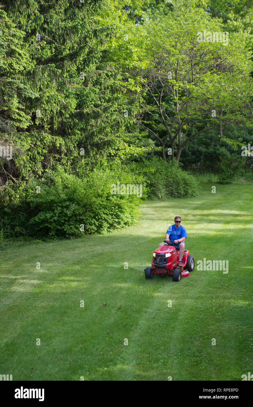 man mowing lawn Stock Photo - Alamy