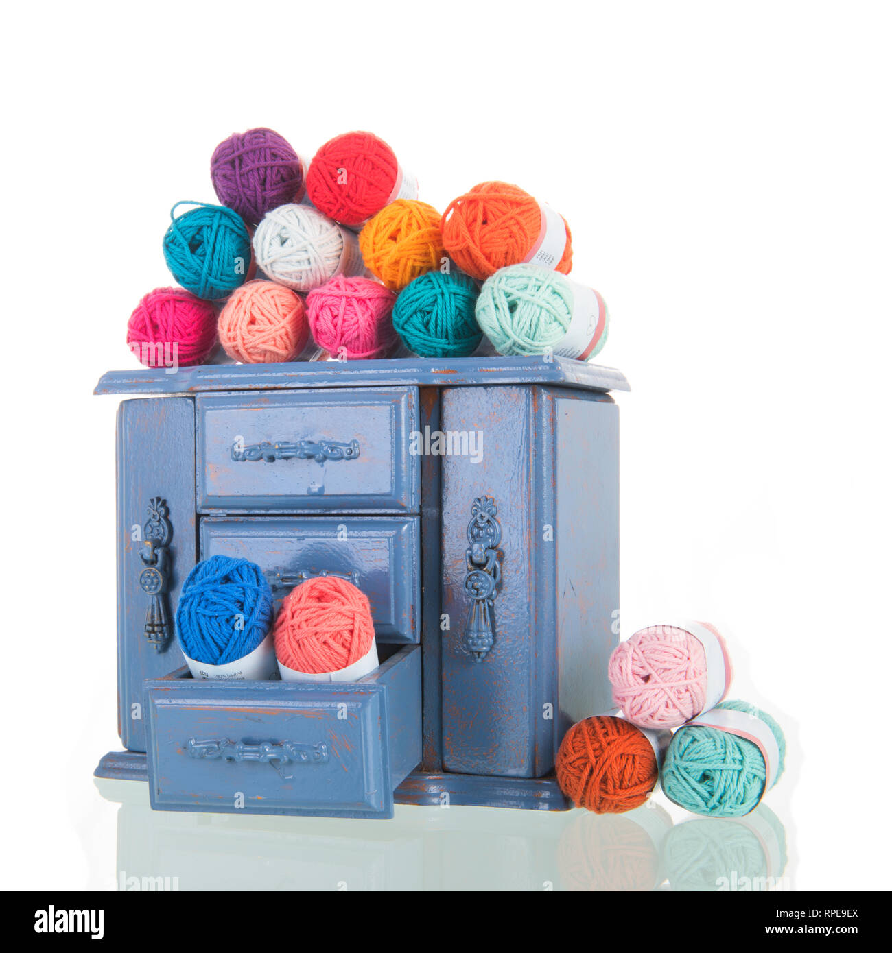 Vintage knitting shop hi-res stock photography and images - Alamy