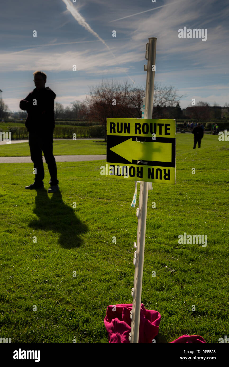 Running event route marker hi-res stock photography and images - Alamy