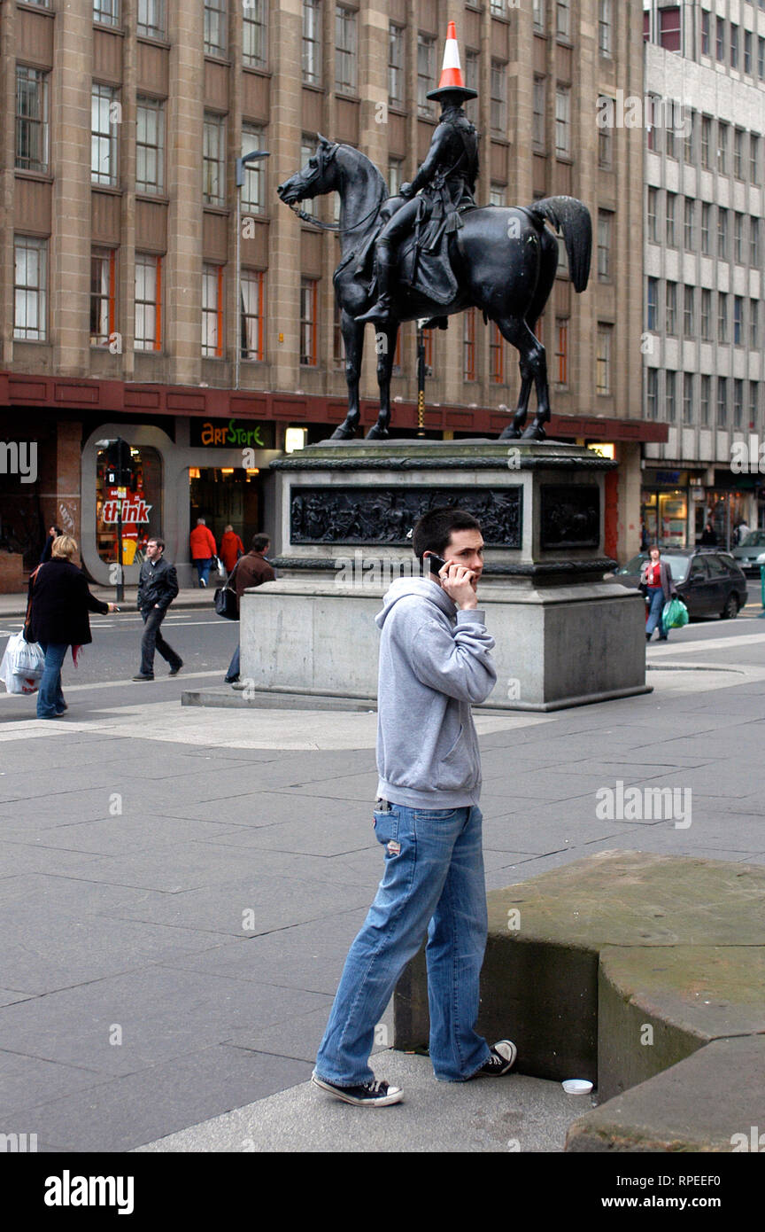 Funny statue in art gallery hi-res stock photography and images - Alamy