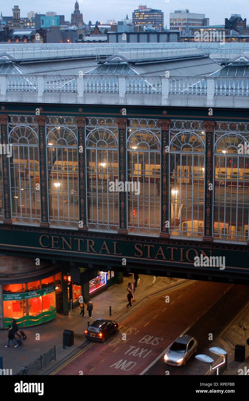 Glasgow central station roof hi-res stock photography and images - Alamy