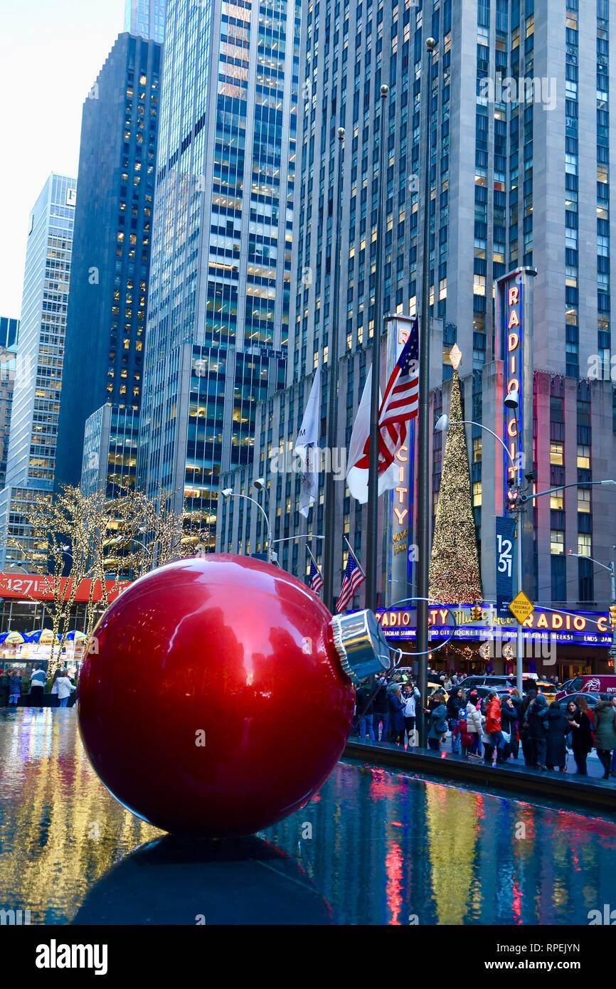 Times square new york christmas tree hi-res stock photography and ...