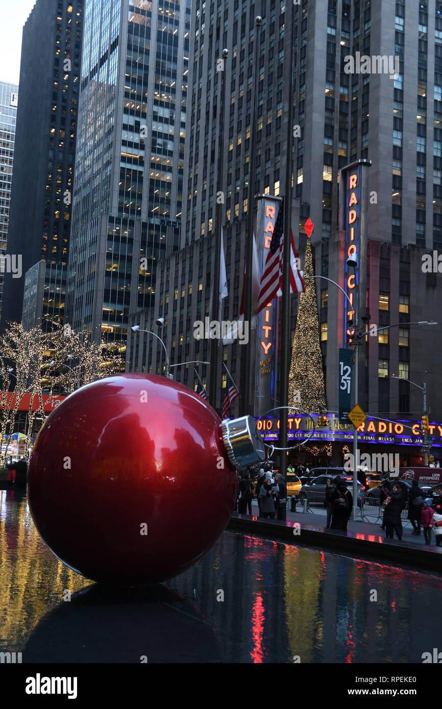 Times square new york christmas tree hi-res stock photography and ...