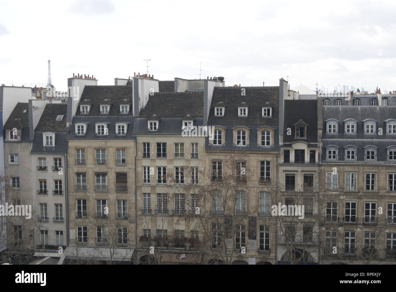 Batiment parisien hi-res stock photography and images - Alamy