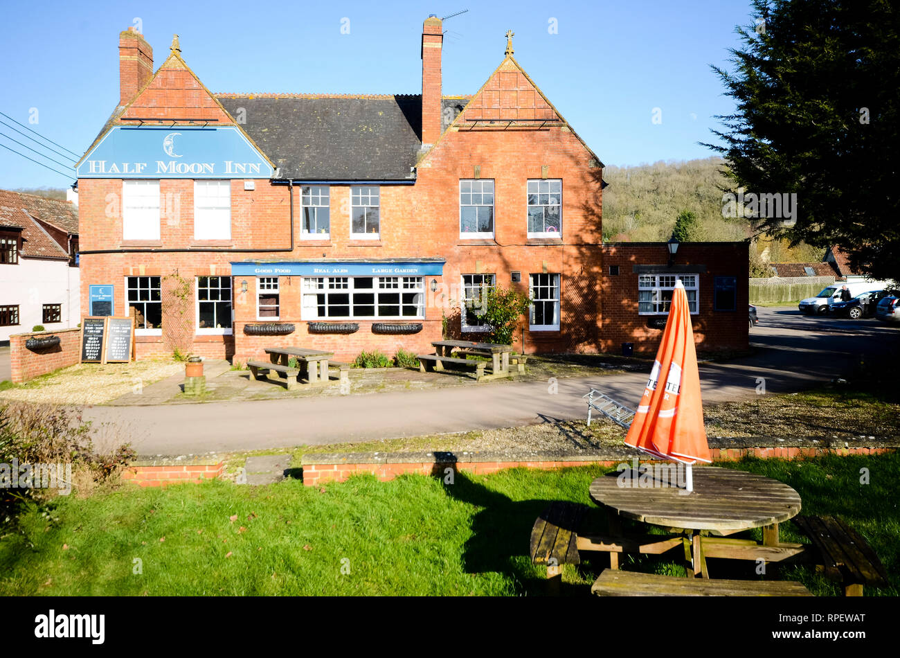 Half moon inn hi-res stock photography and images - Alamy