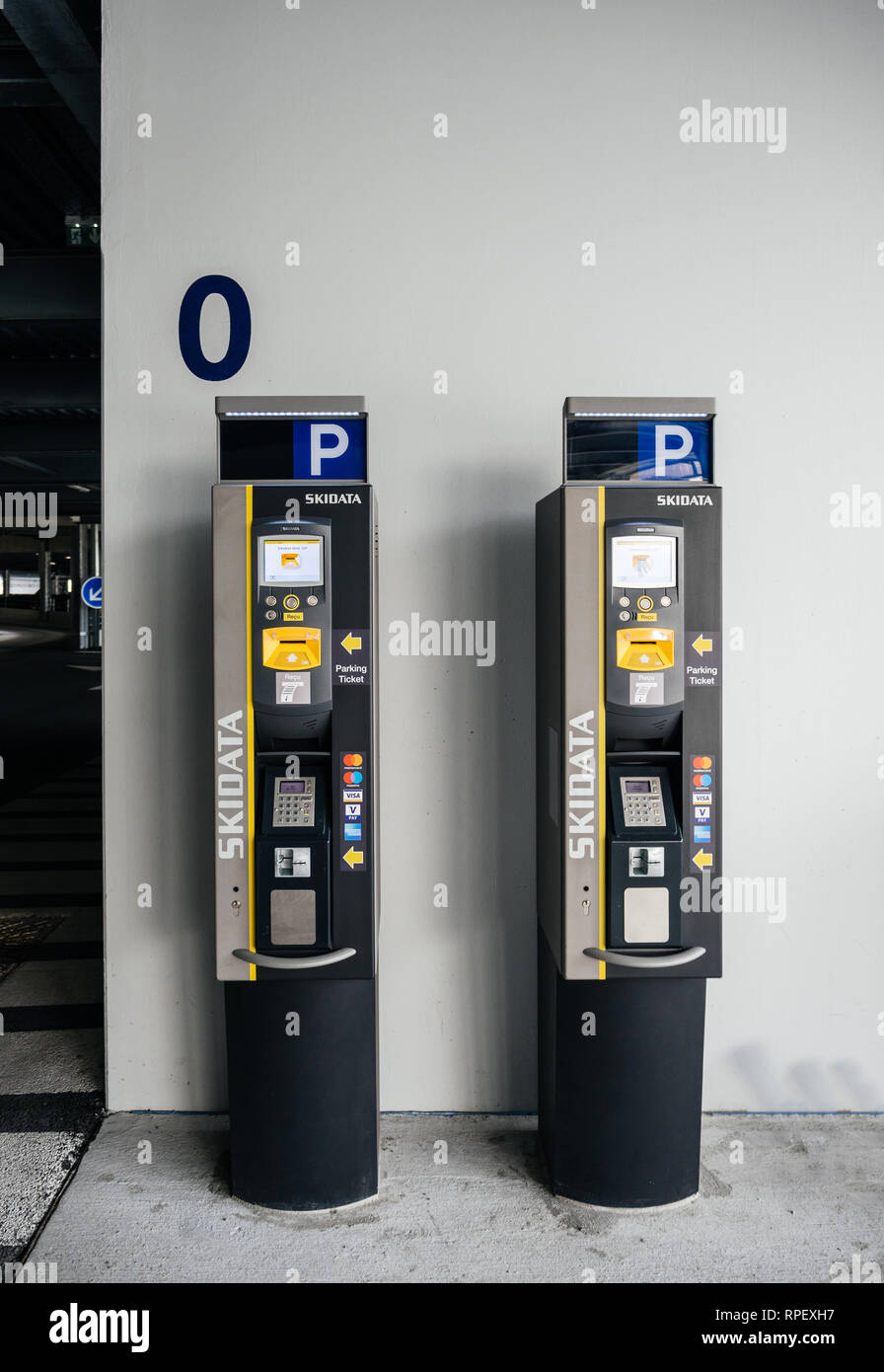 Automatic parking ticket machines hi-res stock photography and images ...