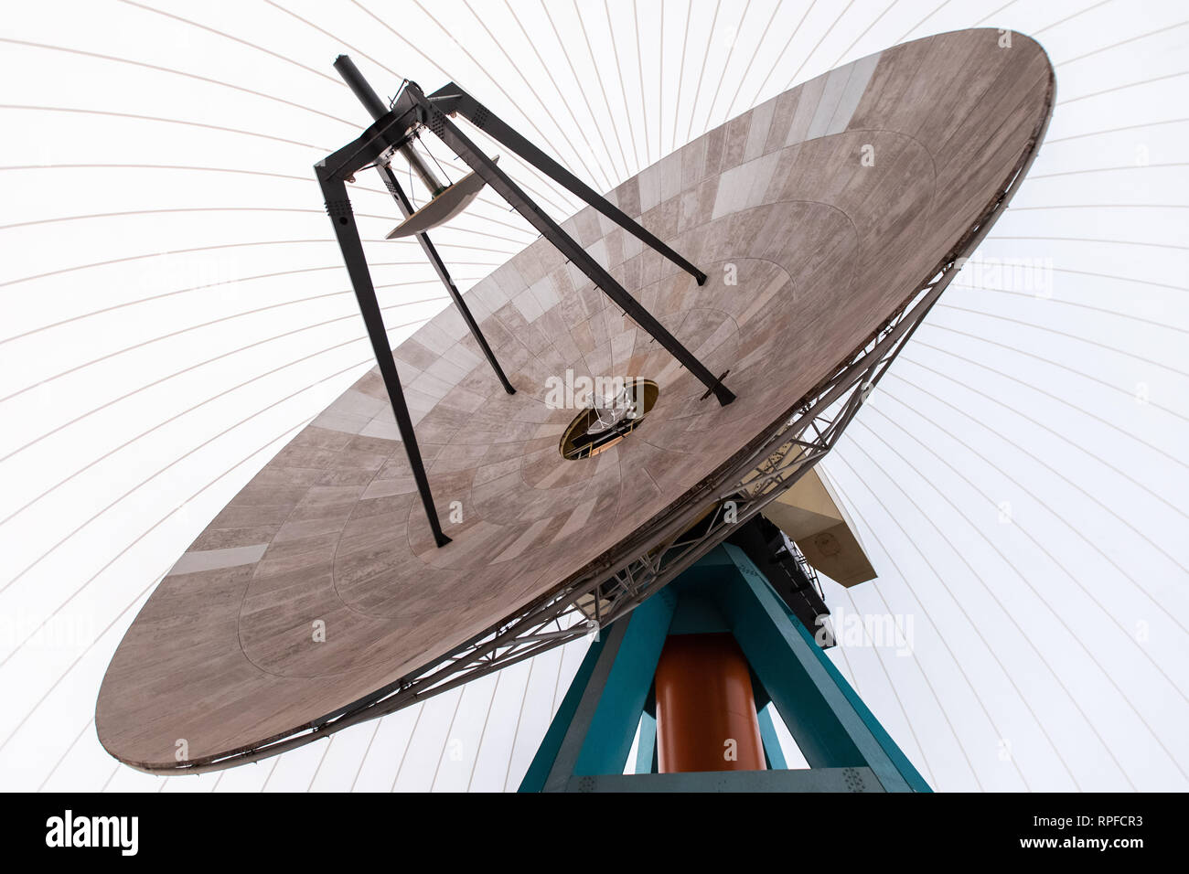 Parabolic dome hi-res stock photography and images - Alamy