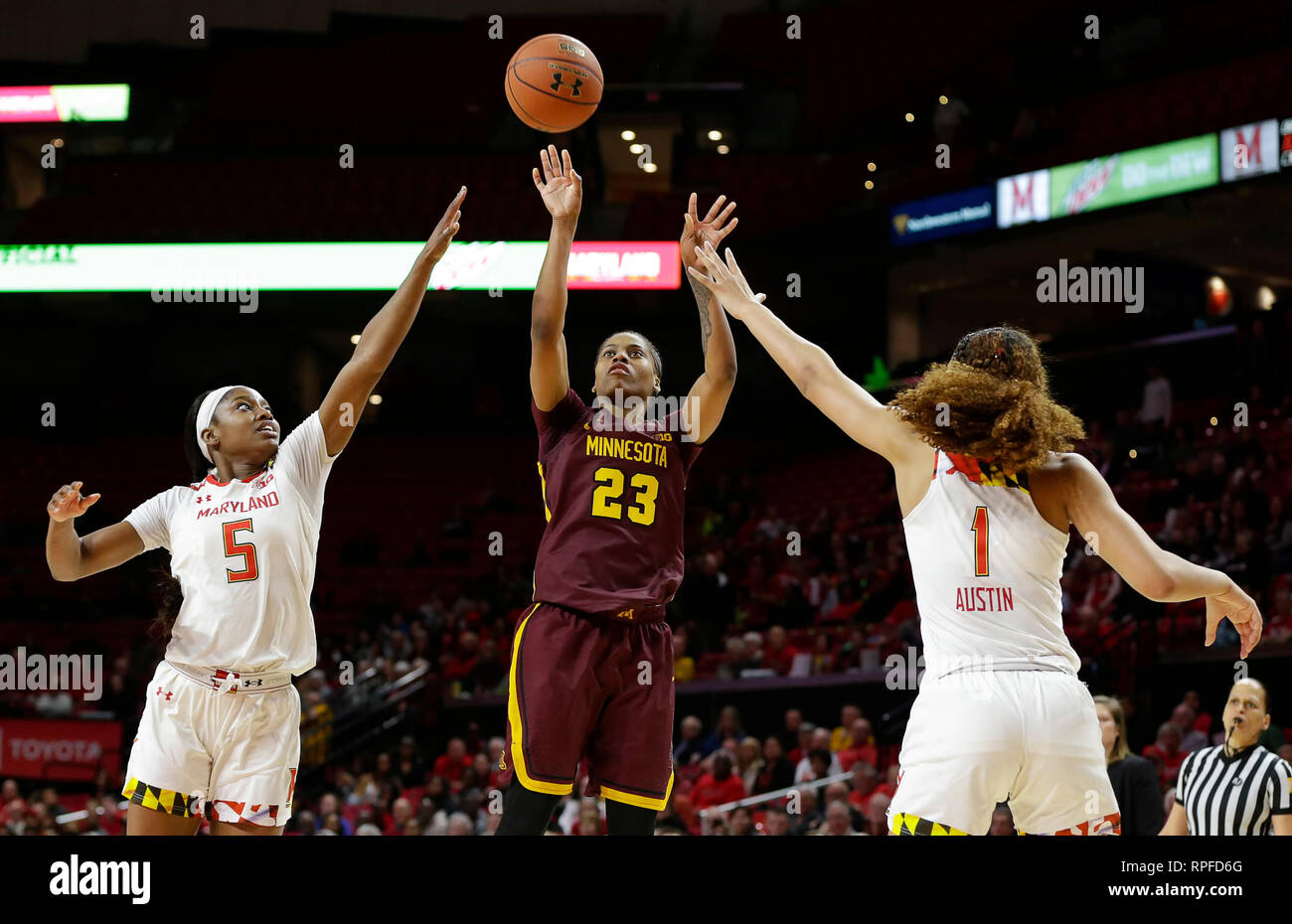 Charles cooper basketball hi-res stock photography and images - Alamy