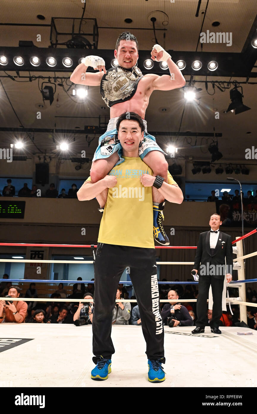 Ultimate shoulder rides / Boxers or MMA fighters on shoulders (Men on men)