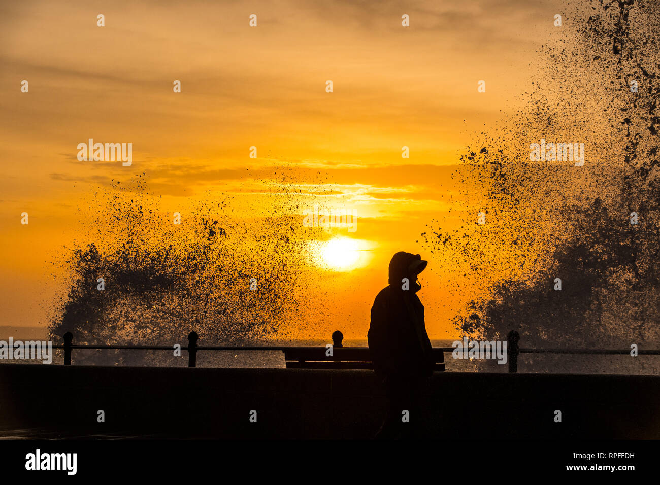 2019 uk weather high spring tides sunrise hi-res stock photography and ...