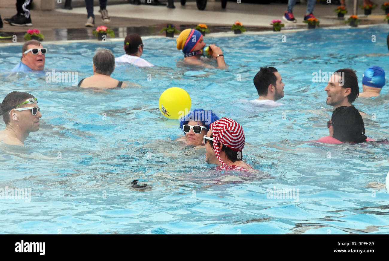 Municipal open air pools hi-res stock photography and images - Alamy
