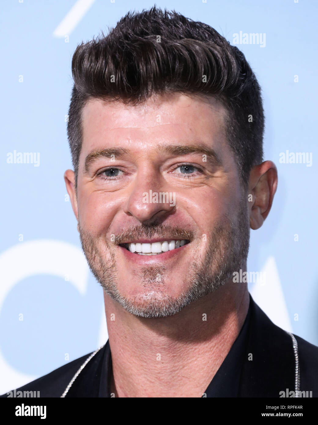 Singer Robin Thicke arrives at the 2019 Hollywood For Science Gala held ...