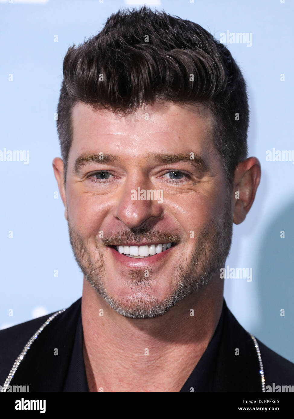 Singer Robin Thicke arrives at the 2019 Hollywood For Science Gala held ...