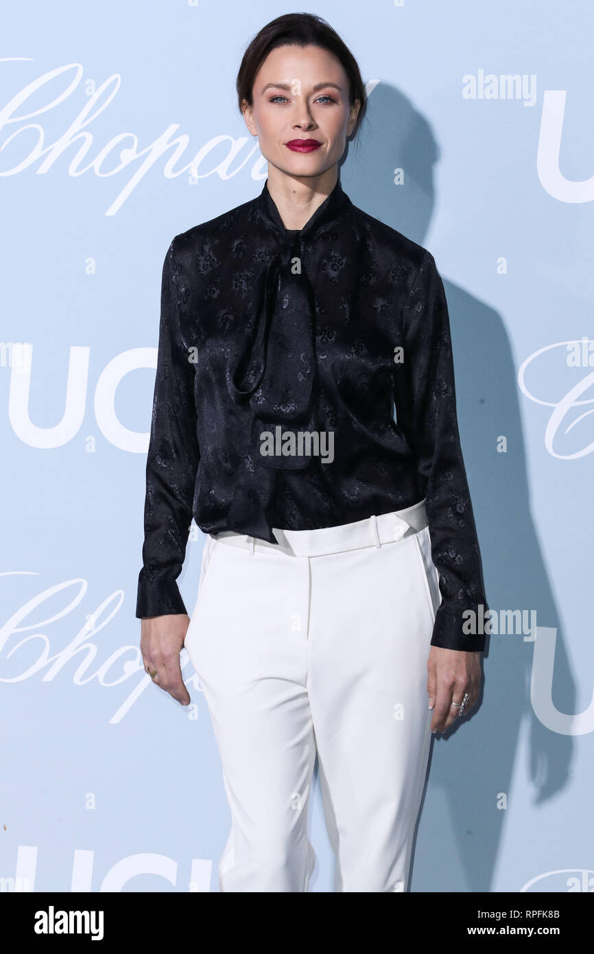 Actress Scottie Thompson arrives at the 2019 Hollywood For Science Gala ...