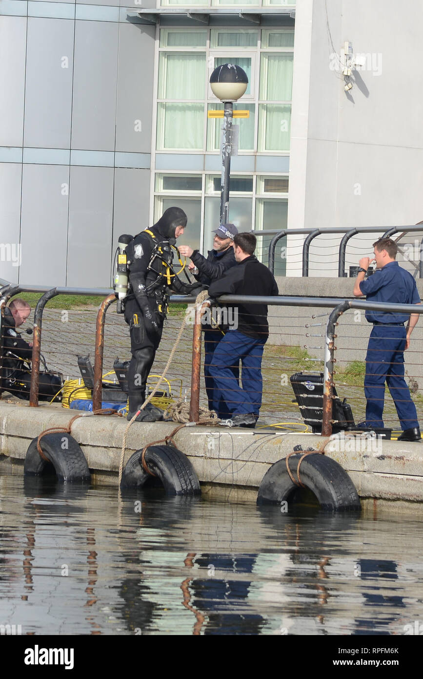 Met police divers hi-res stock photography and images - Alamy