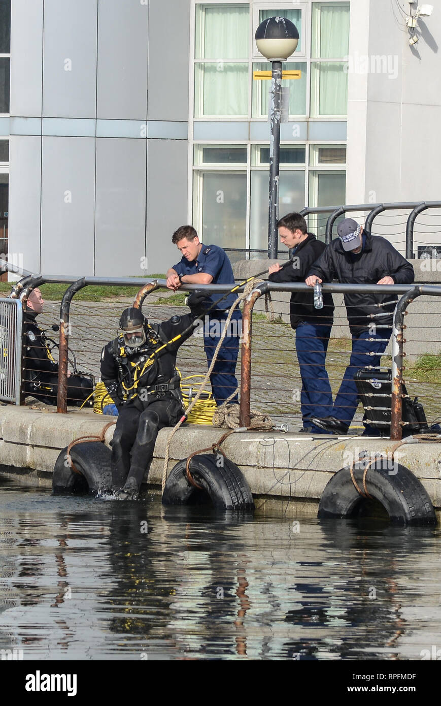 Met police divers hi-res stock photography and images - Alamy