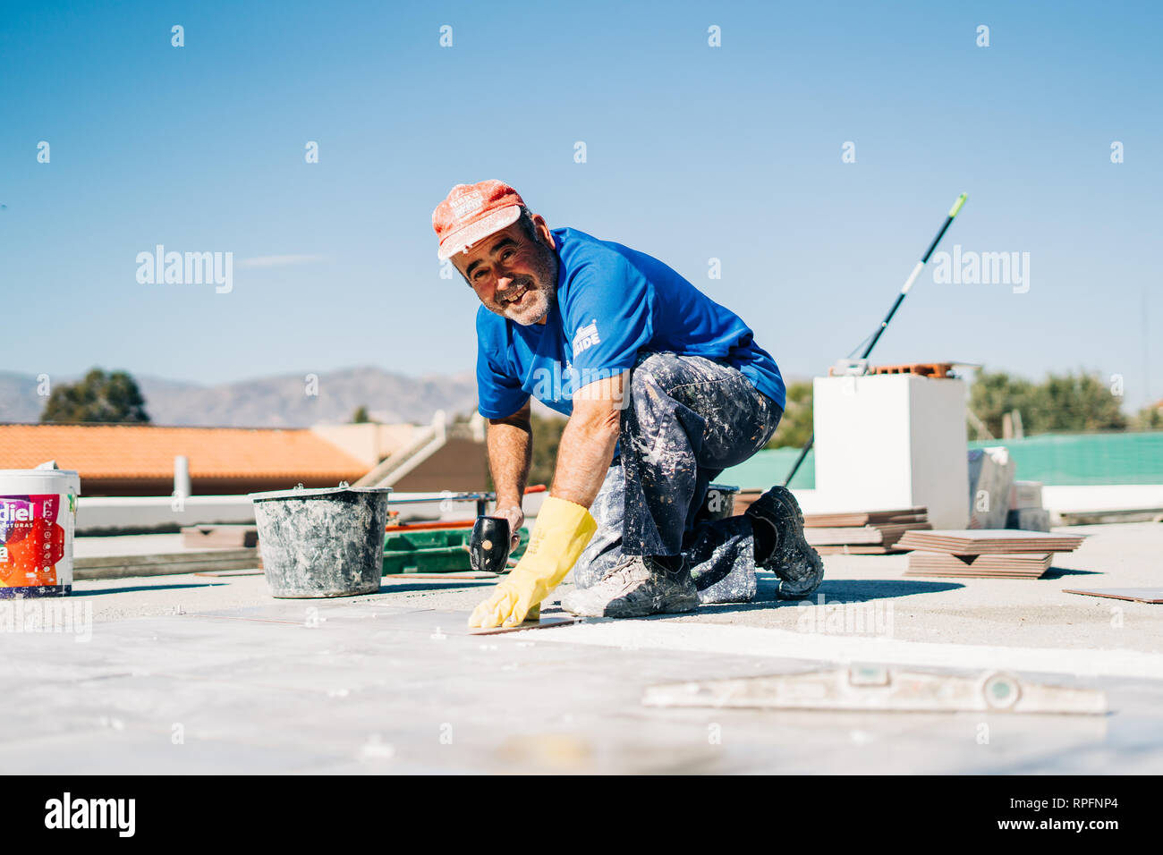 bricklayer at work in building site Stock Photo - Alamy
