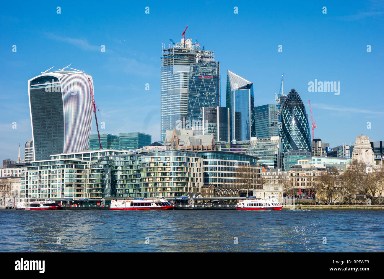 Modern offices london skyline hi-res stock photography and images - Alamy