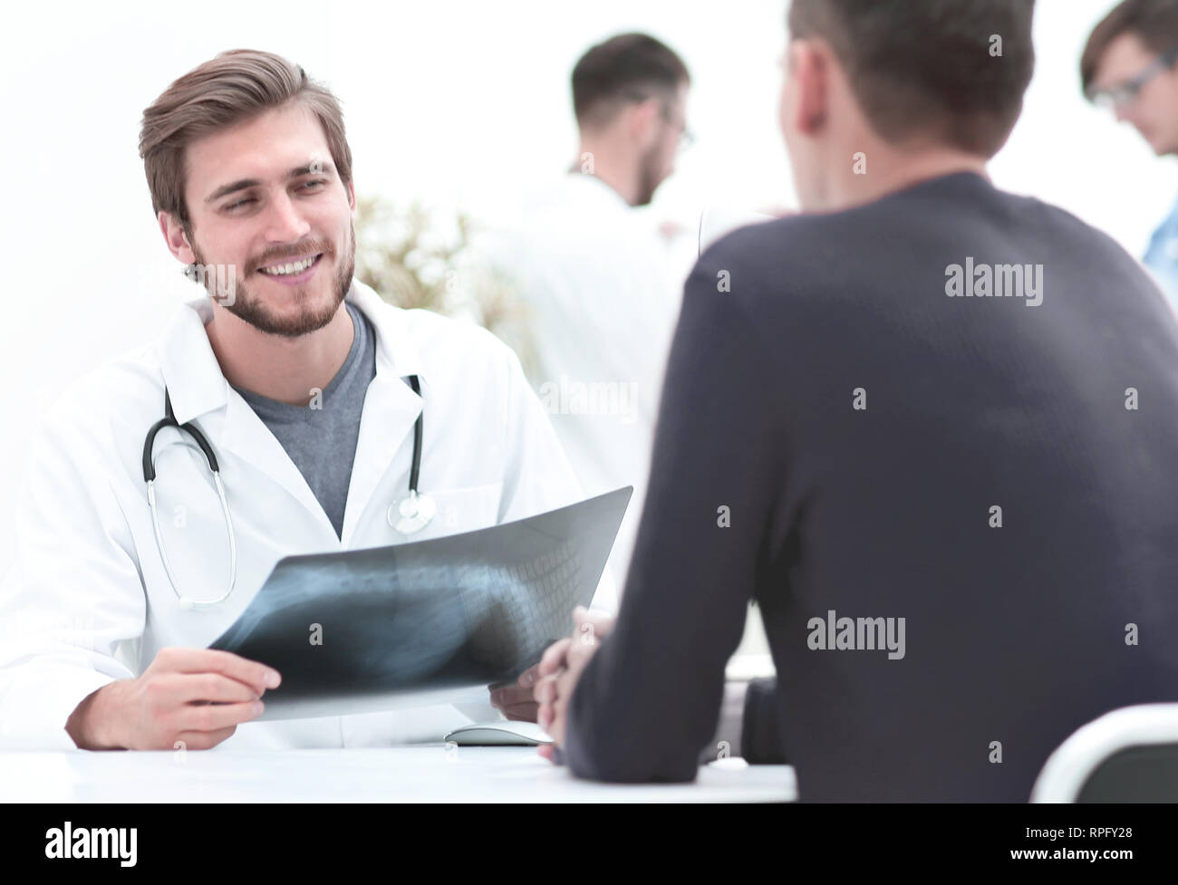 Team doctors working discuss medical hi-res stock photography and ...