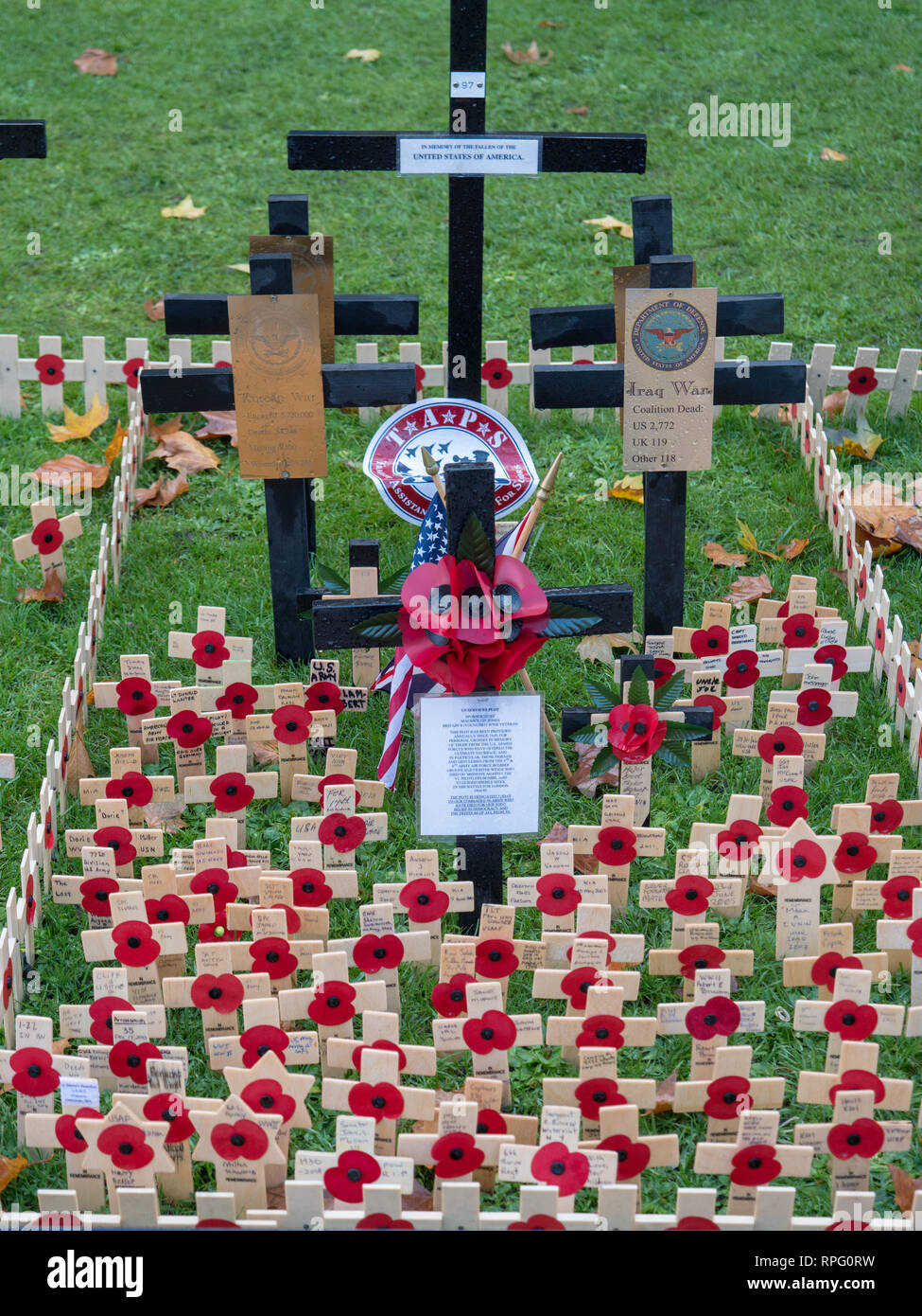 Symbols of fallen soldiers hi-res stock photography and images - Alamy