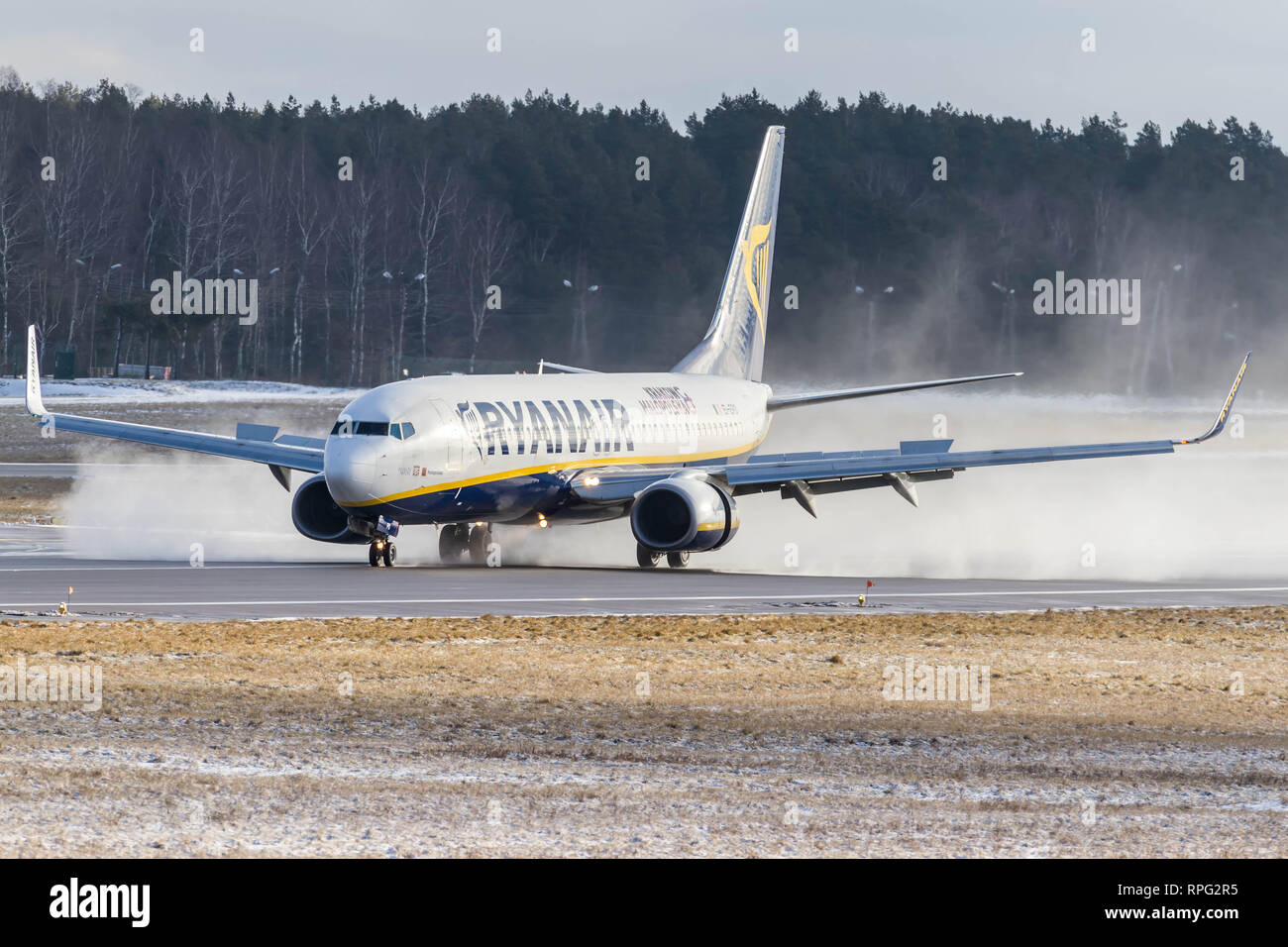 Reverse thrust aircraft hi-res stock photography and images - Alamy