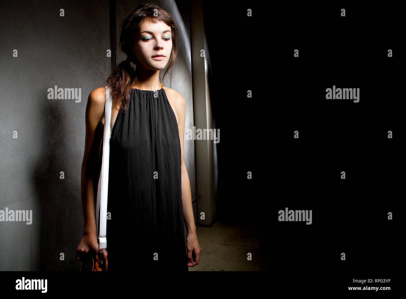 Female night street scared hi-res stock photography and images - Alamy