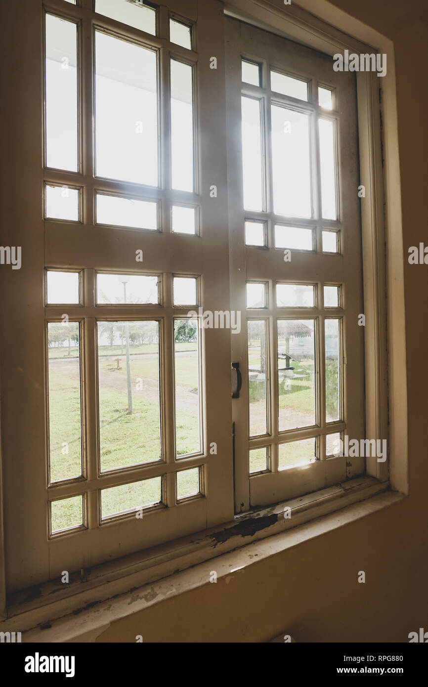 Broken mosque window hi-res stock photography and images - Alamy