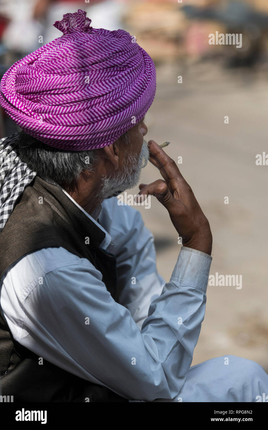 Smoking beedi hi-res stock photography and images - Alamy