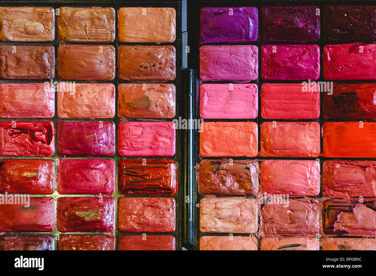 Paint palette multiple colors hi-res stock photography and images - Alamy