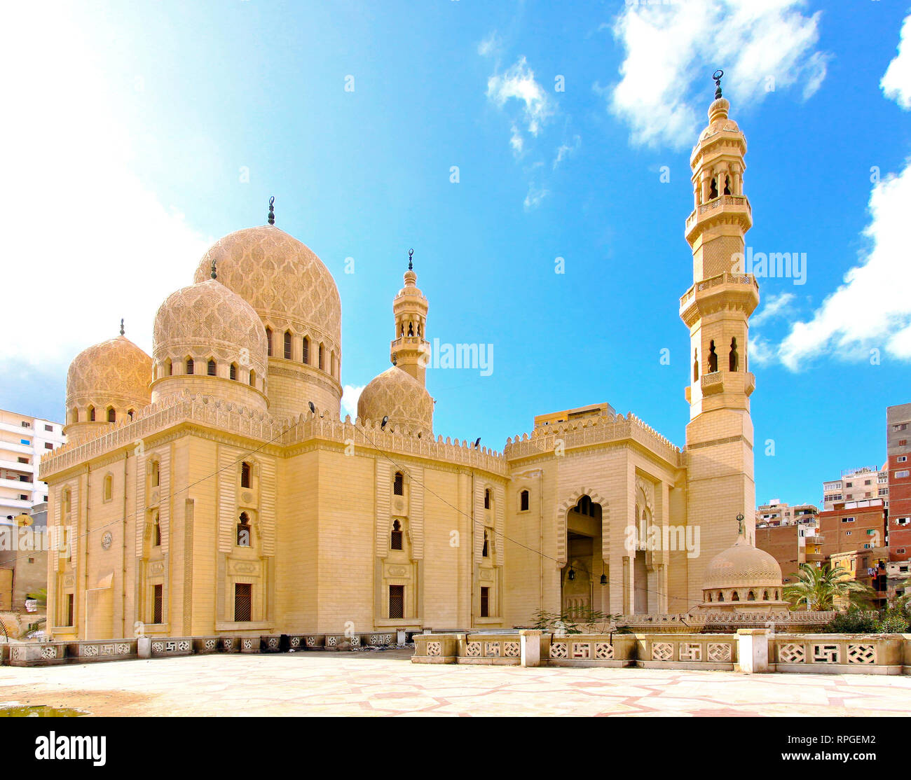 Exterior of old mosque in Alexandria Stock Photo - Alamy