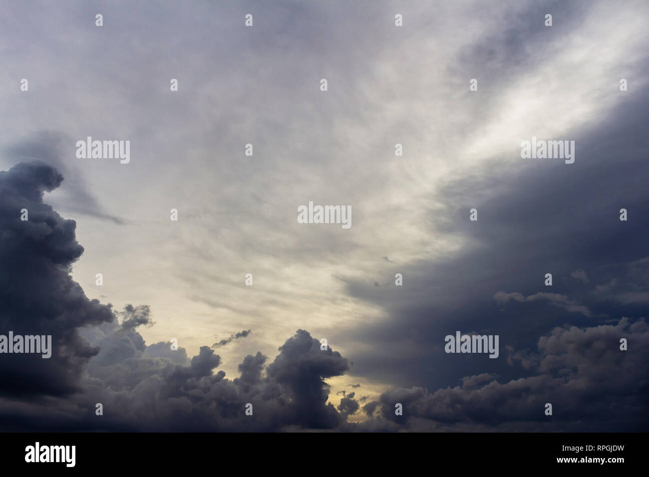 Before rain hi-res stock photography and images - Alamy