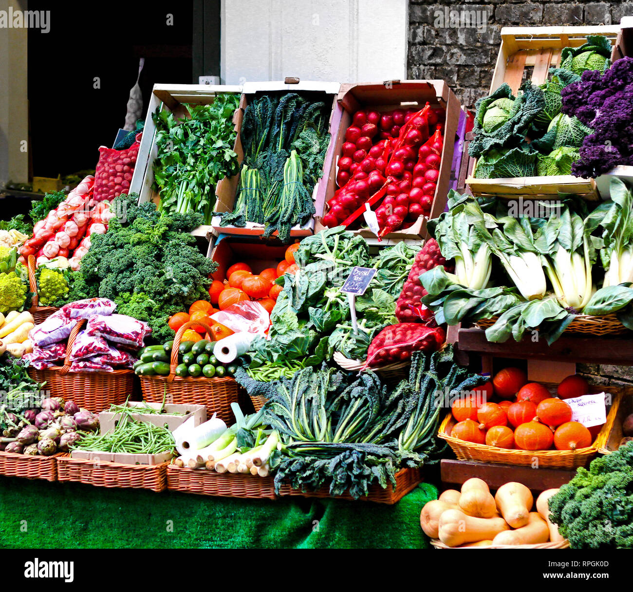 Fresh vegetables sold on nicely arranged market stall Stock Photo - Alamy