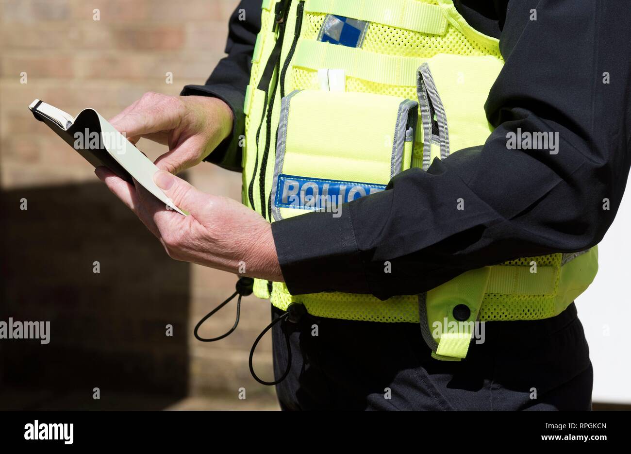 Black policewoman hi-res stock photography and images - Alamy